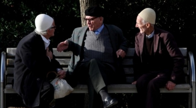 Ndryshon mosha e daljes në pension, gratë duhet të mbushin 61 vjeç e 4 ...