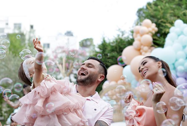 (FOTO+VIDEO) Brenda festës madhështore të ditëlindjes së vajzës së Bes ...