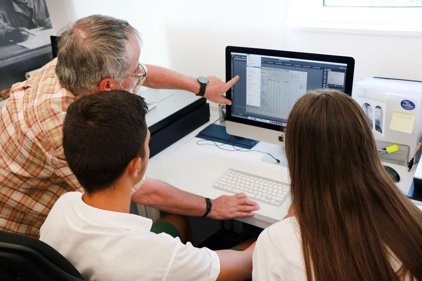 Digjitalizimi i 75 regjistrave të vjetër dhe i 171 dokumenteve, që ...