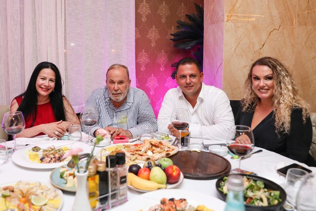 Publikohen fotot nga 70-vjetori i Fatos Nanos, me kë e festoi ditëlindjen lideri historik i PS ...