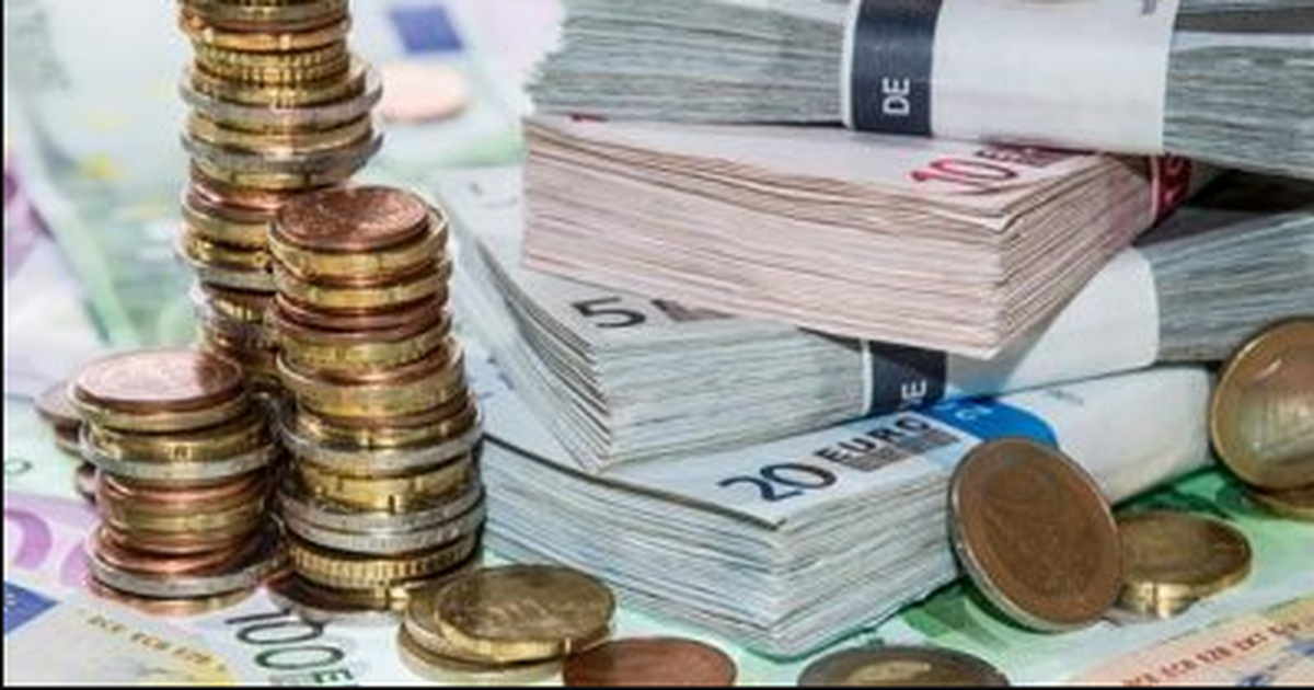 Këmbimi valutor 8 prill 2023/ Me sa shiten dhe blihen dollari dhe euro ...