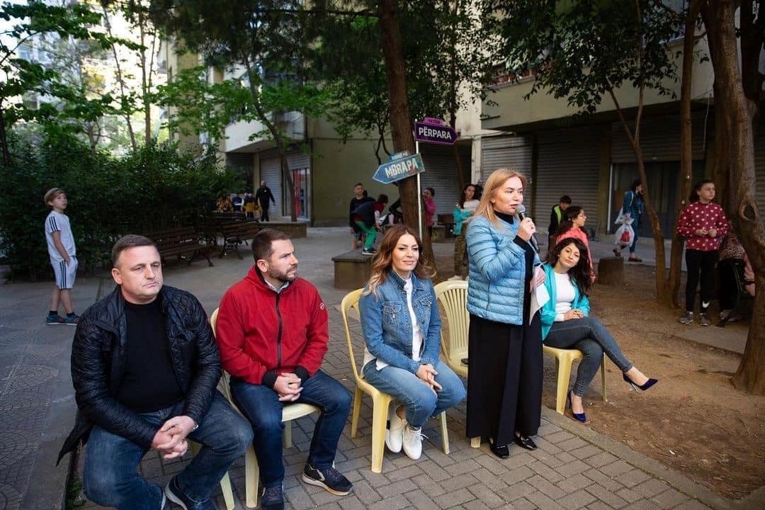 Qoshi dhe Gjylameti vijojnë takimet me qytetarët dhe zbulojnë 6 ...