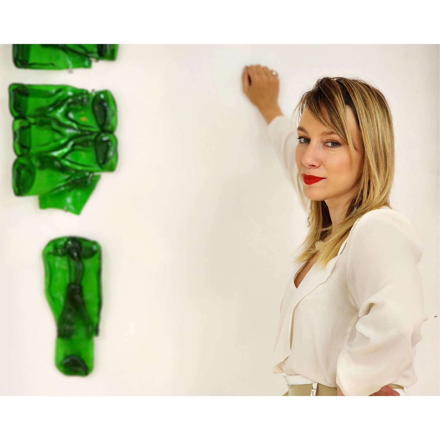 Joana Dhiamandi: “Darka e parë” një tryezë, ku eksplorohet materia e qelqit, pikënisja e ...