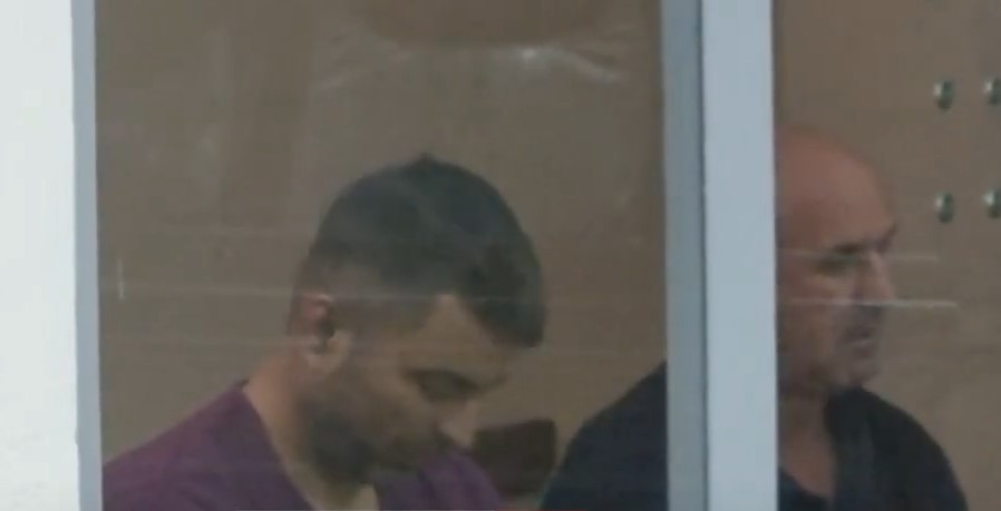 Kokulur brenda kafazit, flet i “çmenduri” që qëlloi policin në Tiranë ...