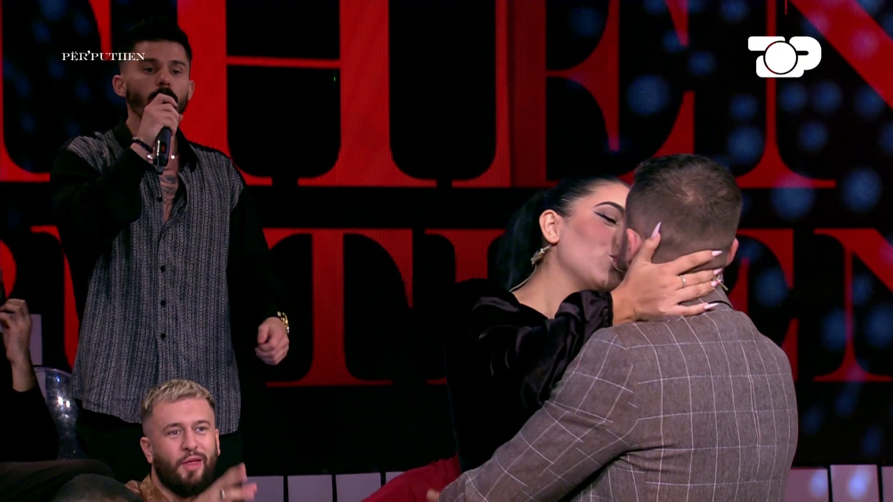 “Dashuria në kohën e luftës”, mes debateve në studio, konkurentja ...