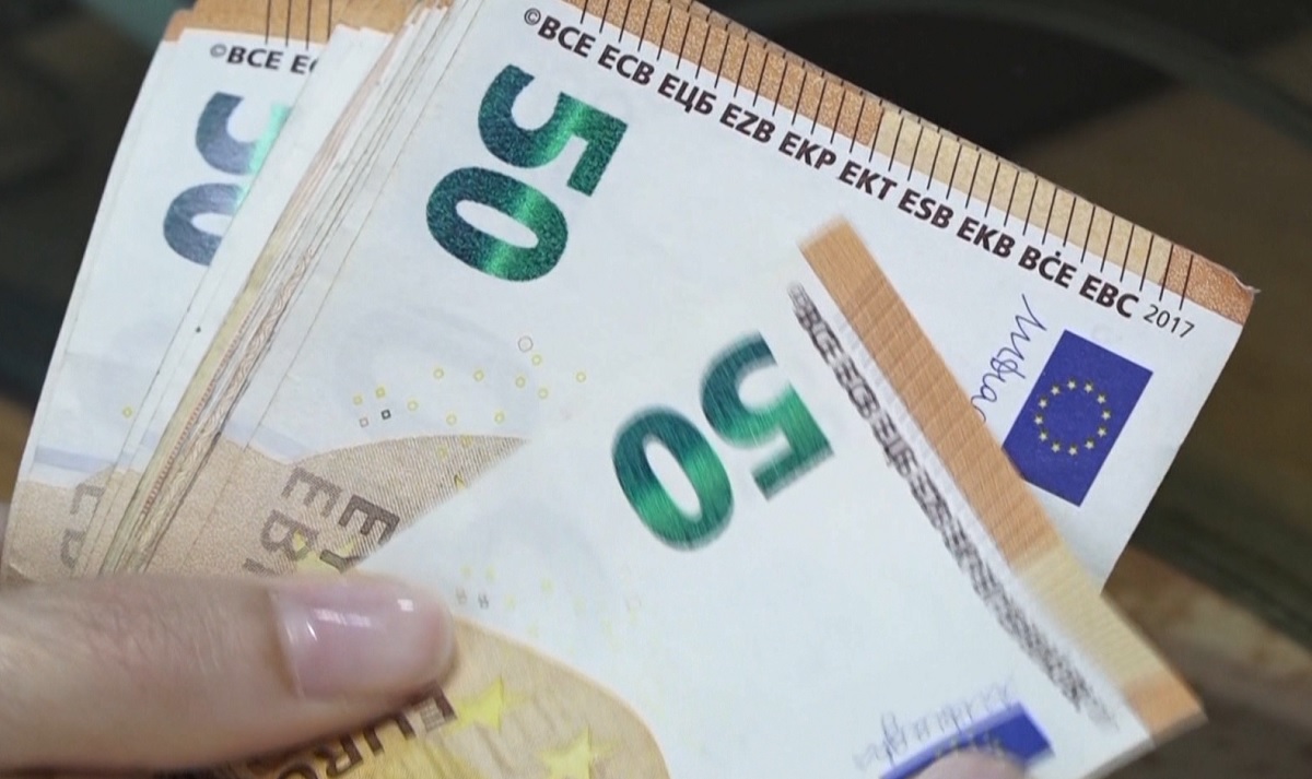 “Tërmet” në tregun valutor, euro dhe dollari bien në greminë (Shifrat ...