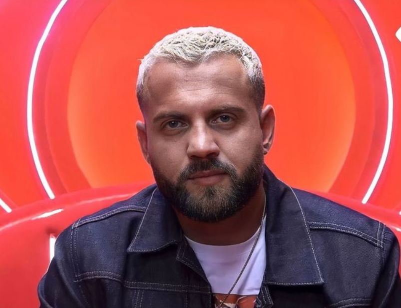 Luizi habit me postimin e fundit: Çdo mëngjes vendos maskën false ...