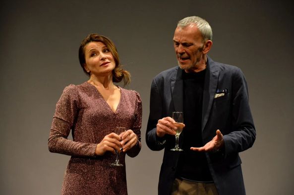 Artan Imami dhe Luli Bitri me komedinë franceze “Nuk duhet ta thoshe ...