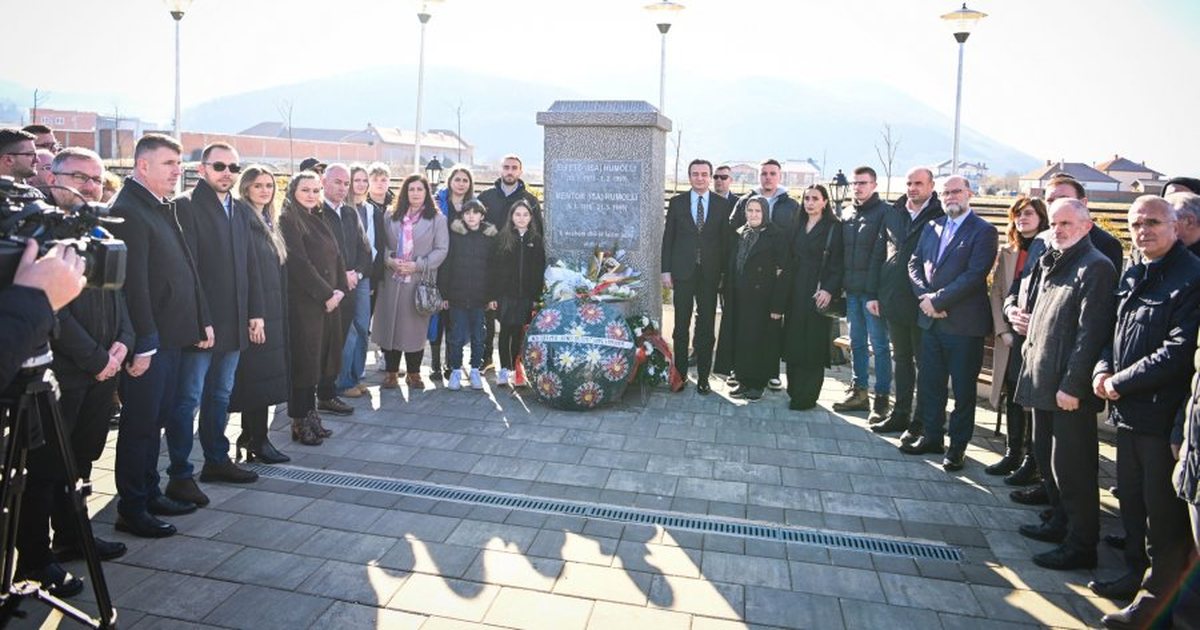 Albin Kurti bën homazhe te kompleksi memorial i Ylfete dhe Mentor ...