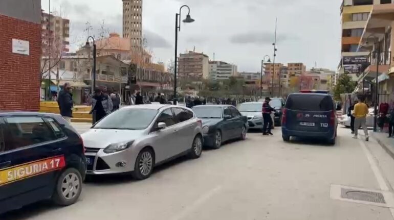 Fieri u trondit nga ngjarja e rëndë, “skifteri” përfiton nga kaosi dhe ...