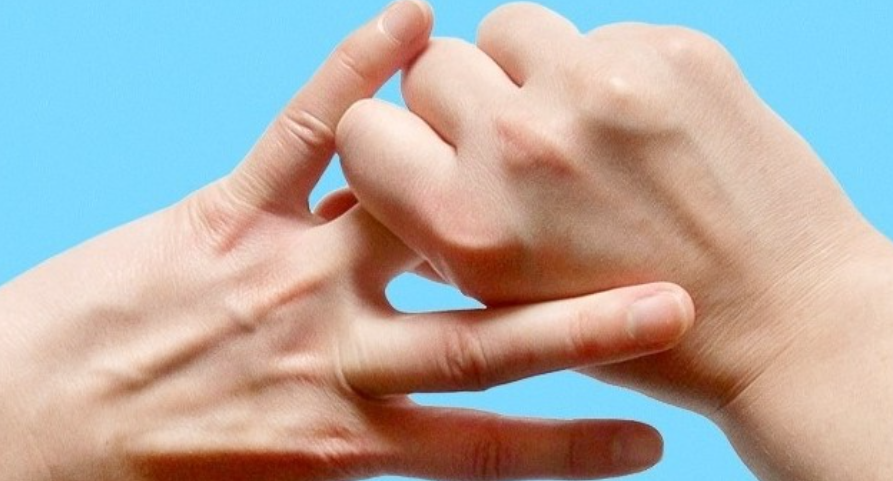 Kërcitja e gishtërinjve e dëmshme për shëndetin tuaj? Hulumtuesit ...