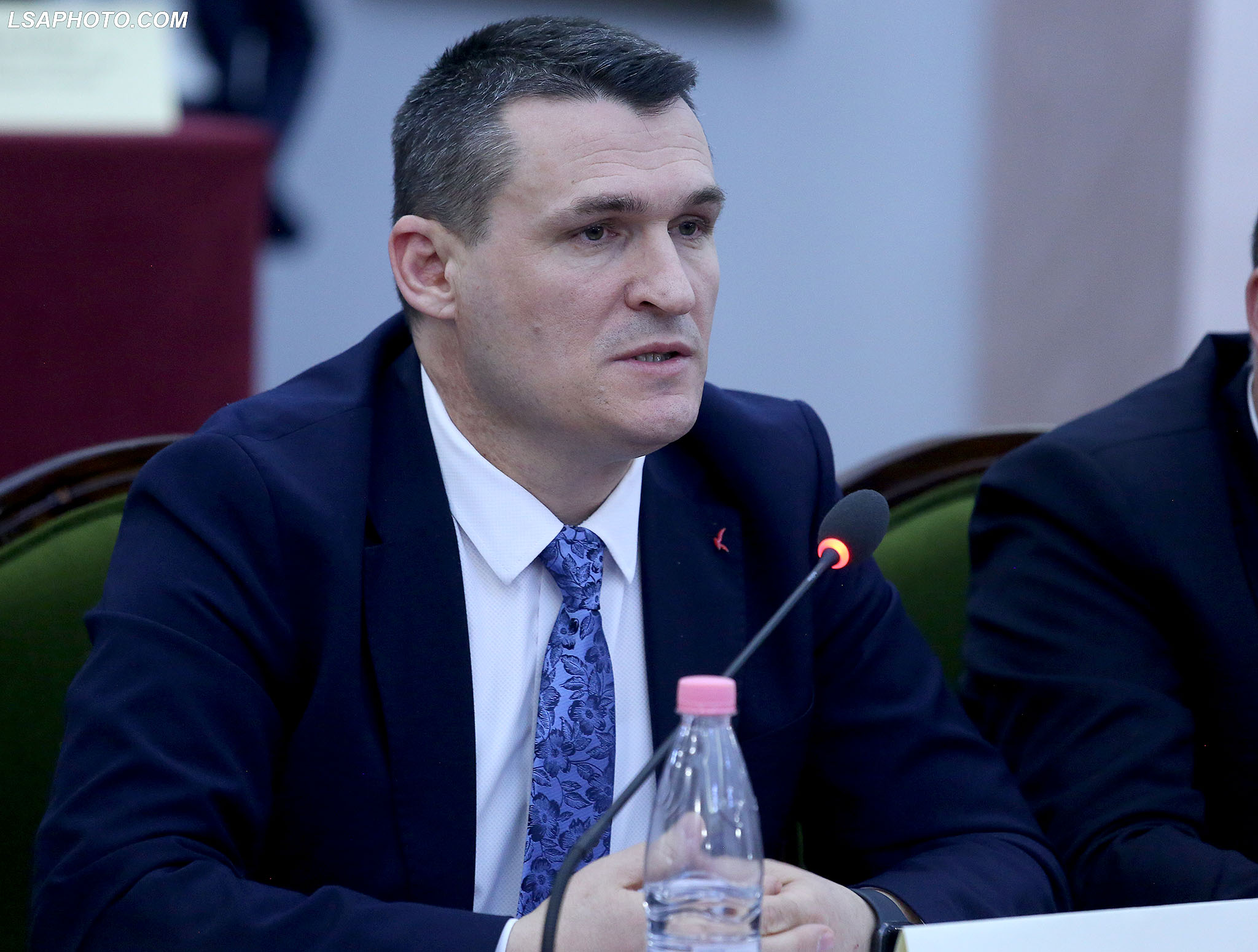 “Ti je aty për katër vjet, mua më ke pas gjithë jetën”, Arian Curri bën ...