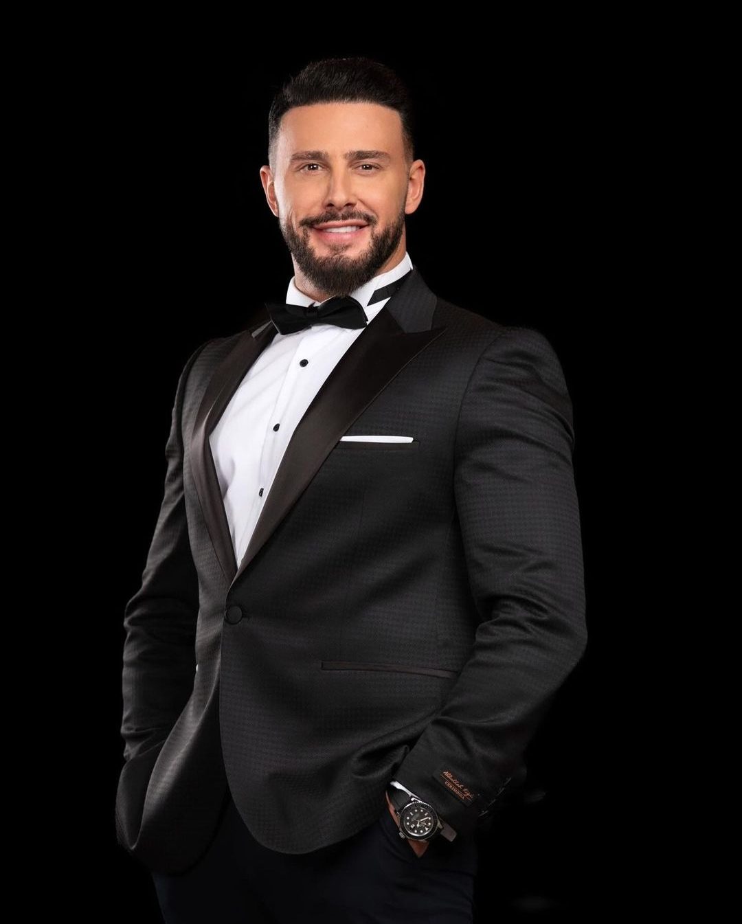 Pas përplasjeve me Xhensilën, reagon sërish Robert Berisha - Sot News ...