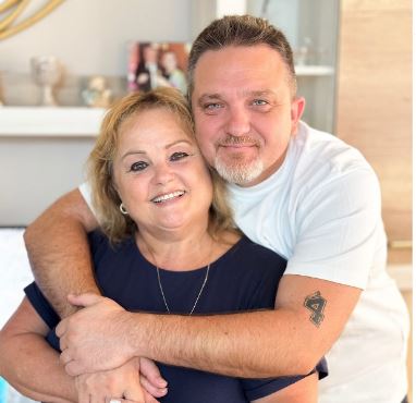 Nëna e tij feston sot ditëlindjen, Jul Deda i bën dedikimin e veçantë ...