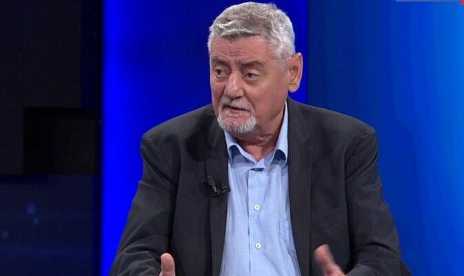 E fyen duke e quajtur pseudoopozitar dhe 'kec i Ramës', Dash Shehi i ...