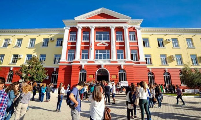 Aplikimi i maturantëve për universitete/Publikohet kalendari i ...