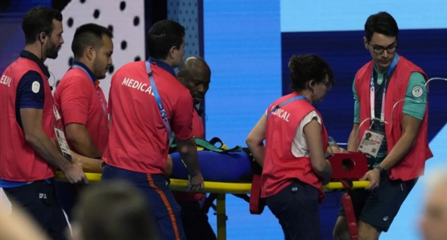 Tronditëse në Lojërat Olimpike/ Notarja rrëzohet në pishinë ...