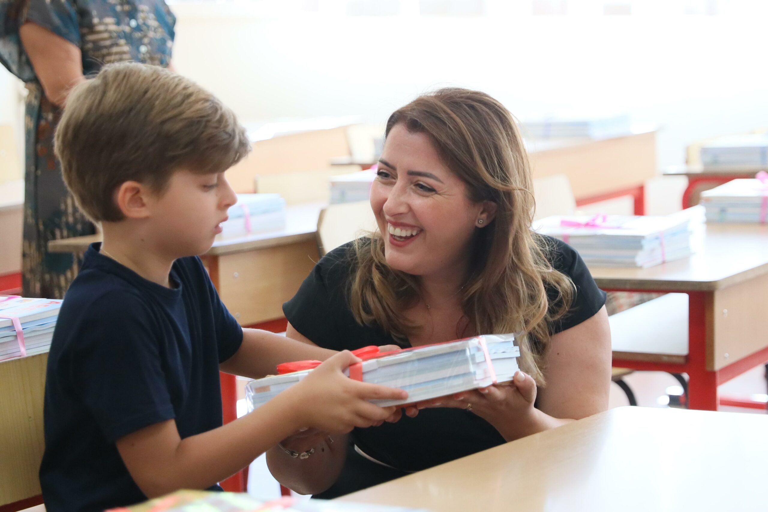 Nis shpërndarja e teksteve shkollore, Manastirliu: Mbi 238 mijë nxënës ...