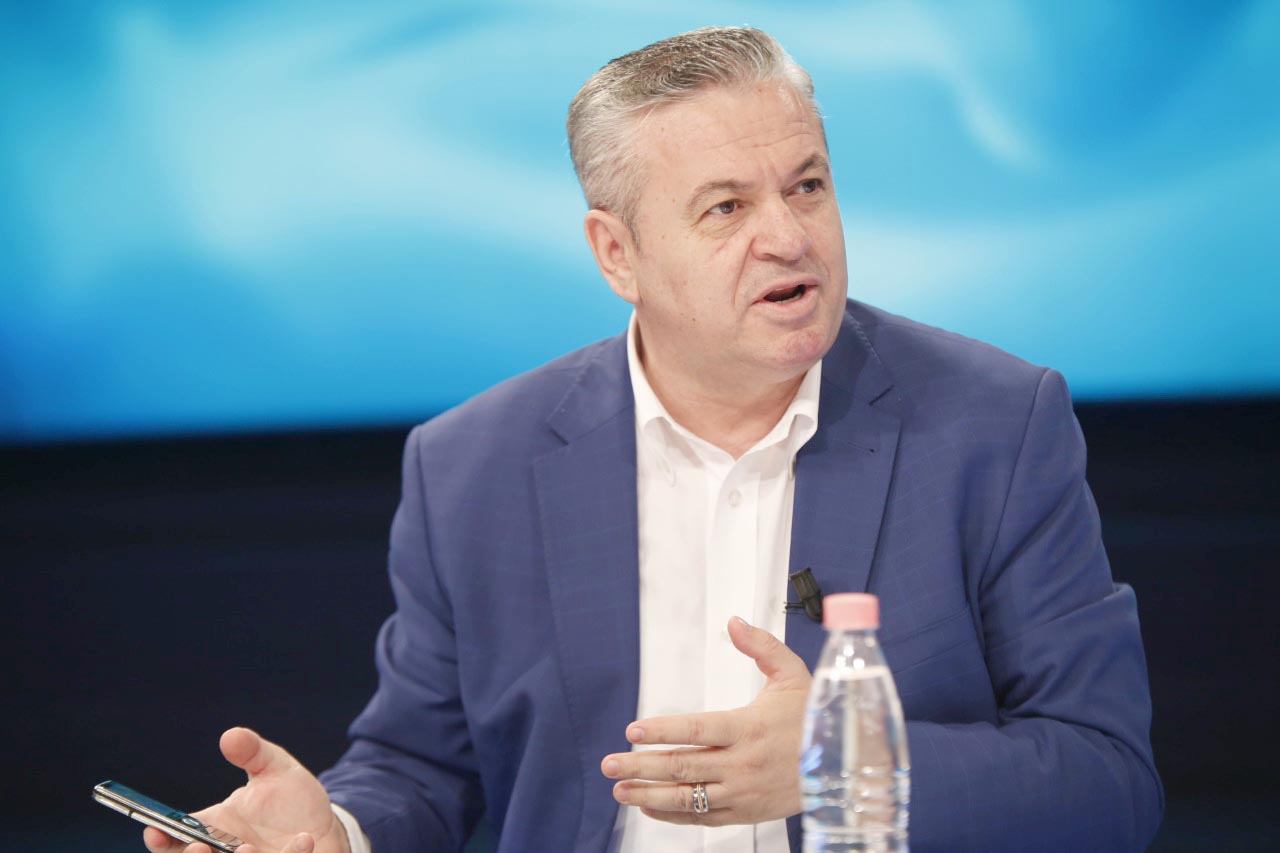 Bashkëshorti i deputetes së PS ka përfituar mbi 100 milionë euro para ...