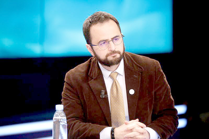 Endri Shabani zbardh pazaret e pista mes Ramës dhe Berishës për të ...