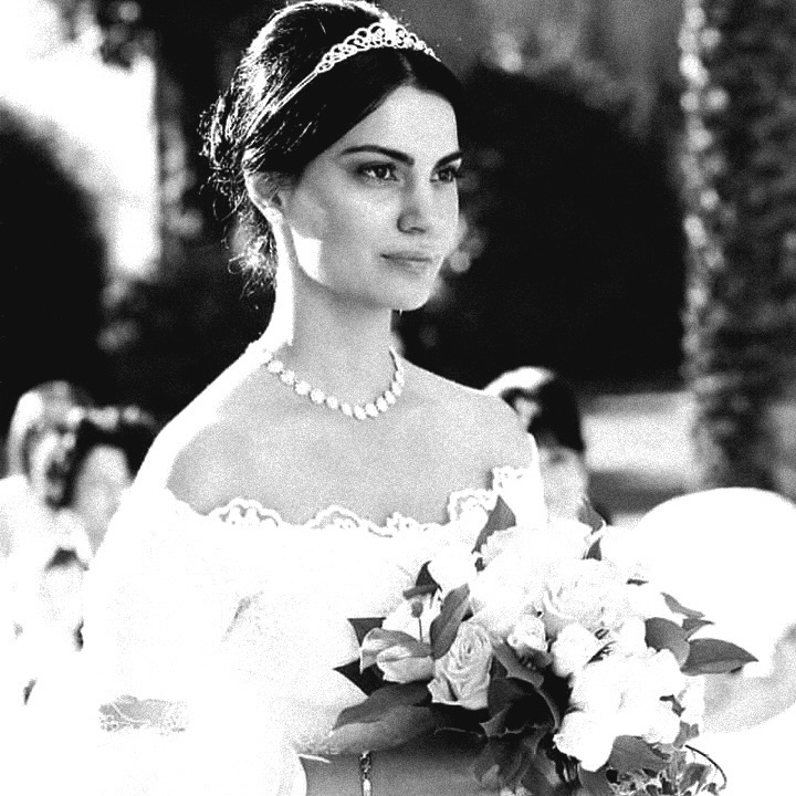 'Kaq shumë vite'/ Anjeza Shahini feston përvjetorin e martesës ...