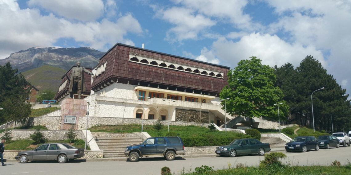 Rexhë Byberi në arrest shtëpie, zgjidhet kryetarja e komanduar e ...