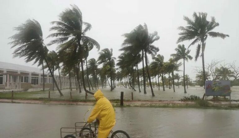 Reshjet intensive të shiut “pushtojnë” Shkodrën, si paraqitet situata ...