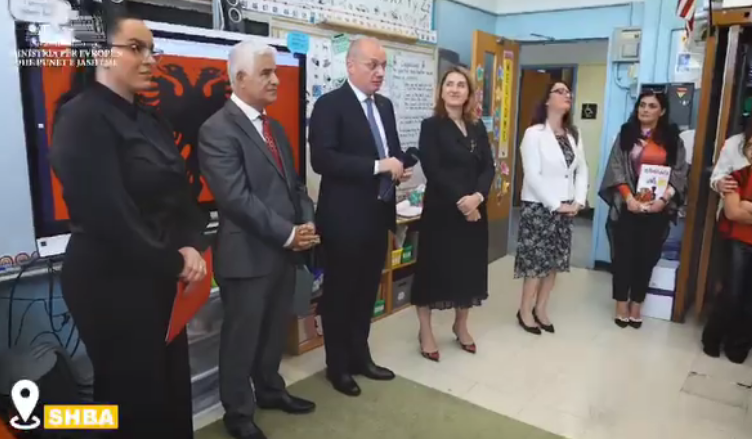 Ministri Hasani viziton shkollën shqipe në New York: Shembull frymëzues ...