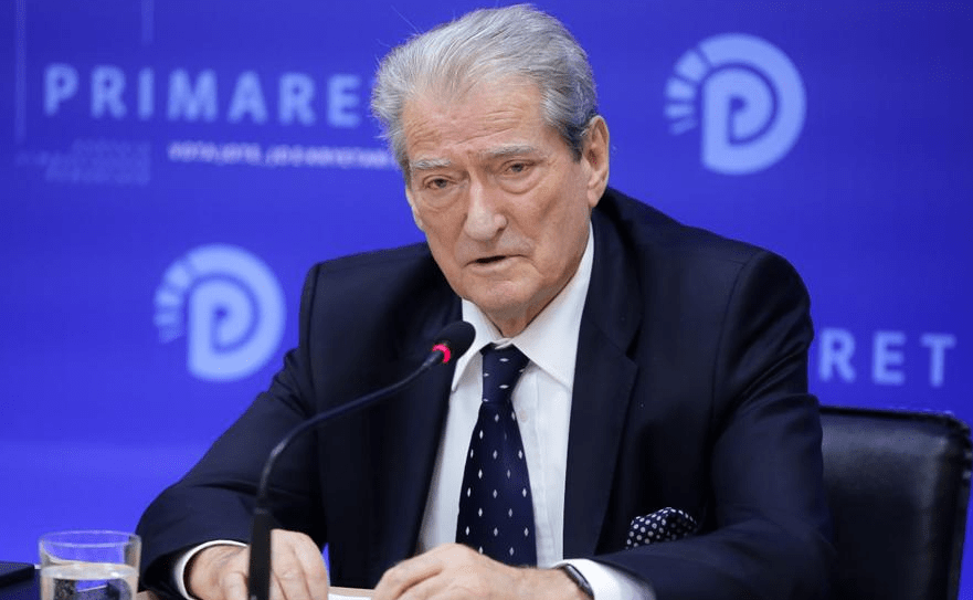 Sali Berisha më mirë si mjek apo si politikan? Ja si përgjigjet ...