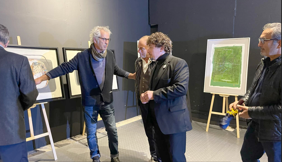 Oltsen Gripshi: “Errësira e artë” përmes pikturave si vazhdimësi e ...