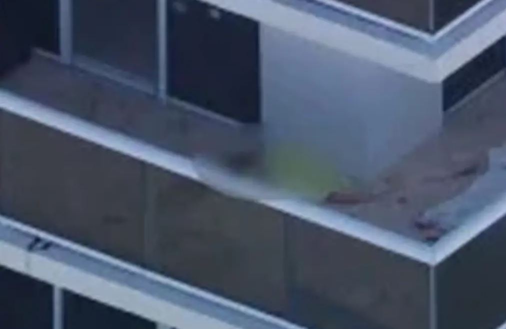 Vrau bashkëshortin dhe më pas veten, ja çfarë u gjet në banesën e ...