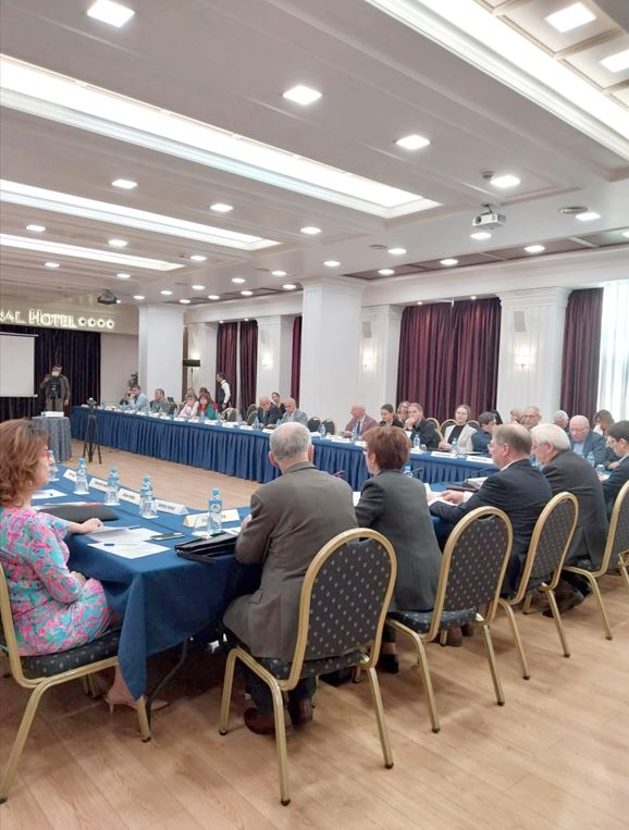 "Shqipja midis gjuhëve indoeuropiane, origjina dhe lashtësia e saj ...