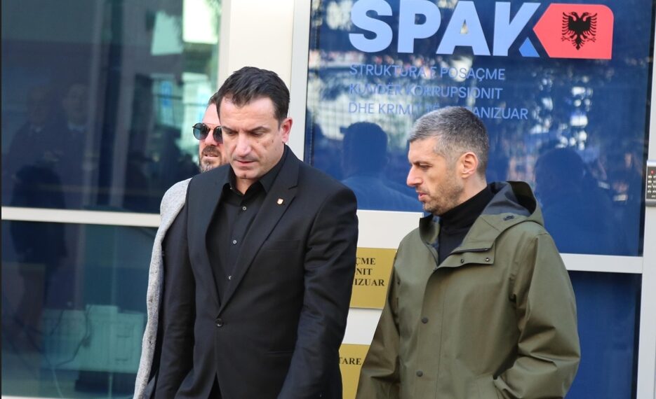 Veliaj dhe familja e tij nën akuzë/Avokatët e tij rendisin 8 argumentet ...