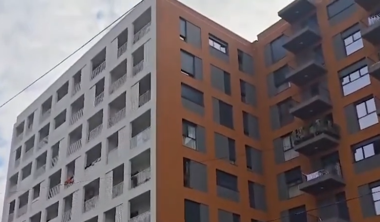 Tritoli në Tiranë/ Bernard Sinomati dhe Elena Arza largohen para ...