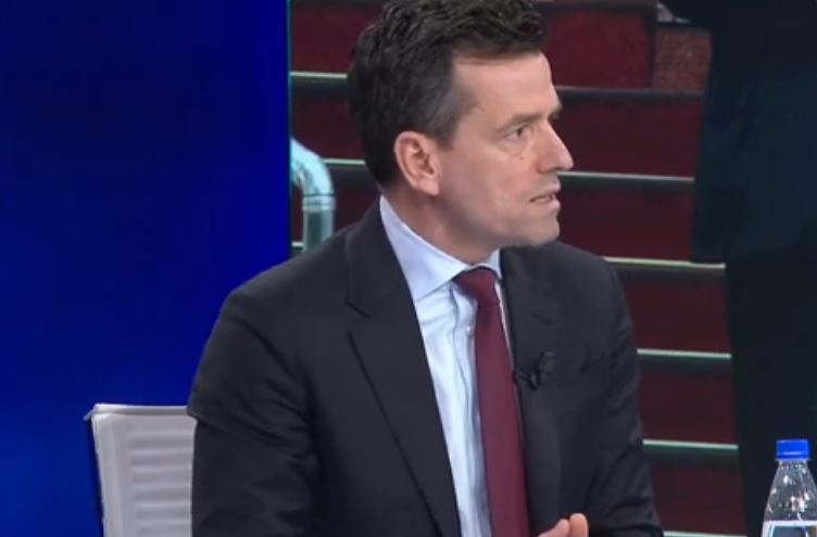 A je i gatshëm të bashkohesh me Berishën? Ja si përgjigjet Agron Shehaj ...