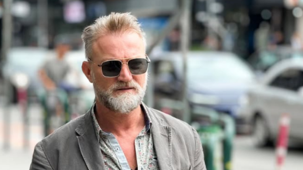 “Vëllai im vrau veten para syve të mi”/ Aktori Gent Hazizi rrëfen ...