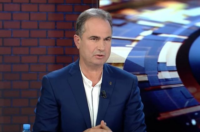 “Takim politik apo festë?”, Boçi përplas PD dhe PS për qasjen ndaj ...