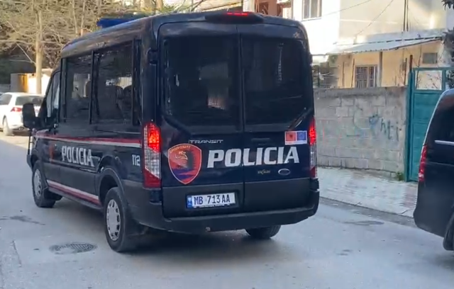FNSH kryen aksion në Vlorë, kontrollohet banesa e një të forti me ...