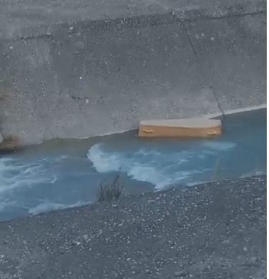 E pazakontë në Elbasan/ Gjendet një arkivol i braktisur në përroin e ...