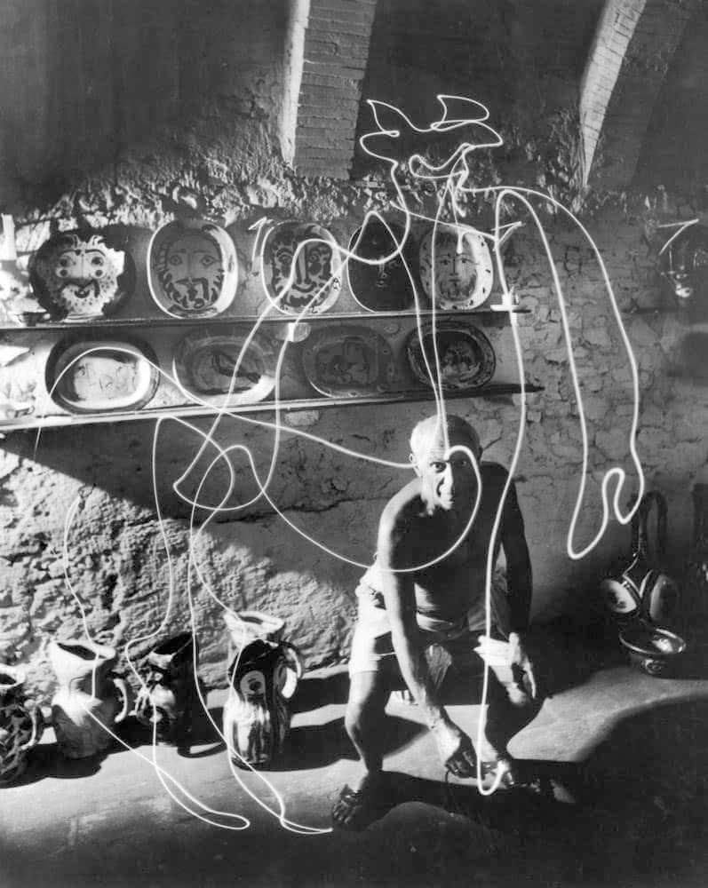 Një nga eksperimentet më të njohura të fotografit Gjon Mili ishte me ...