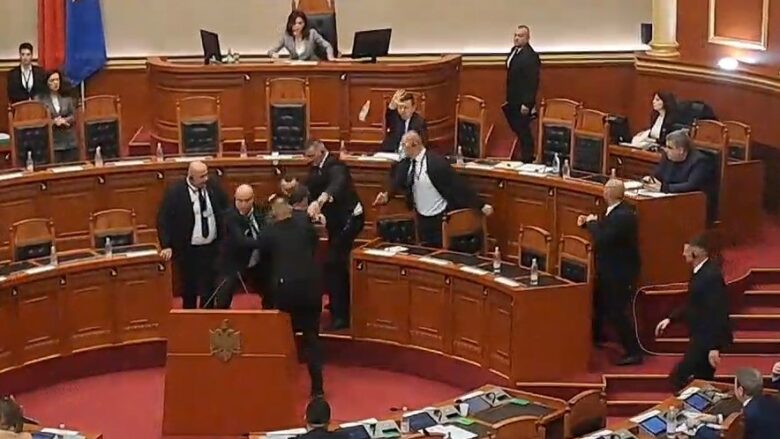 Tensionet në Kuvend, deputeti socialist: Nuk ishte çështja Veliaj ...