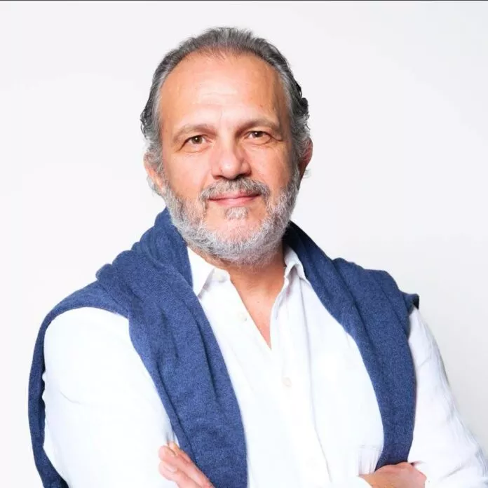 Psikoterapisti Neli Demi, kadidati i Koalicionit Euroatlantik, analizon ...