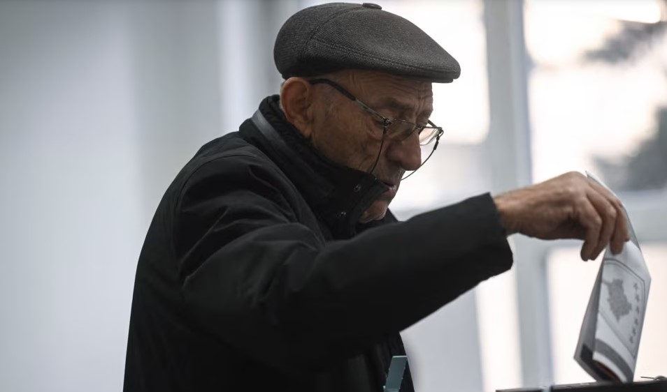 Zgjedhjet Parlamentare në Kosovë, raportohen problematikat e procesit ...