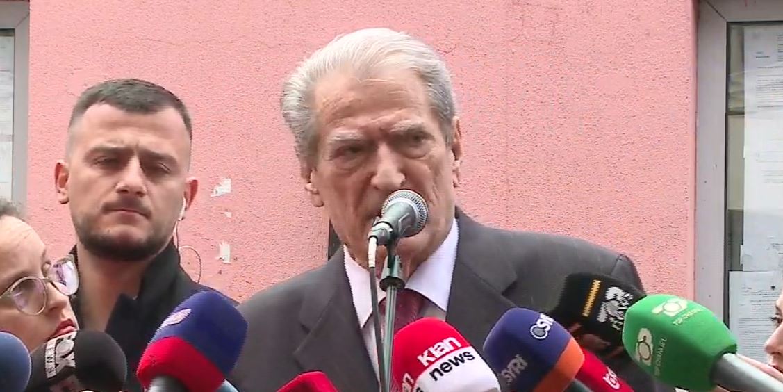 Berisha publikon përgjimet e ministrit Balla: Ja si i bën pazare Suel ...