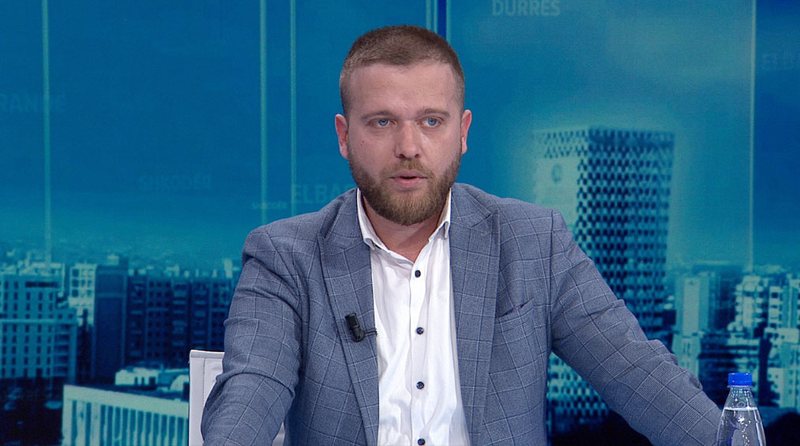 “Logot u hoqën, por votat do flasin”, Ardit Bido kërcënon rikthimin në ...