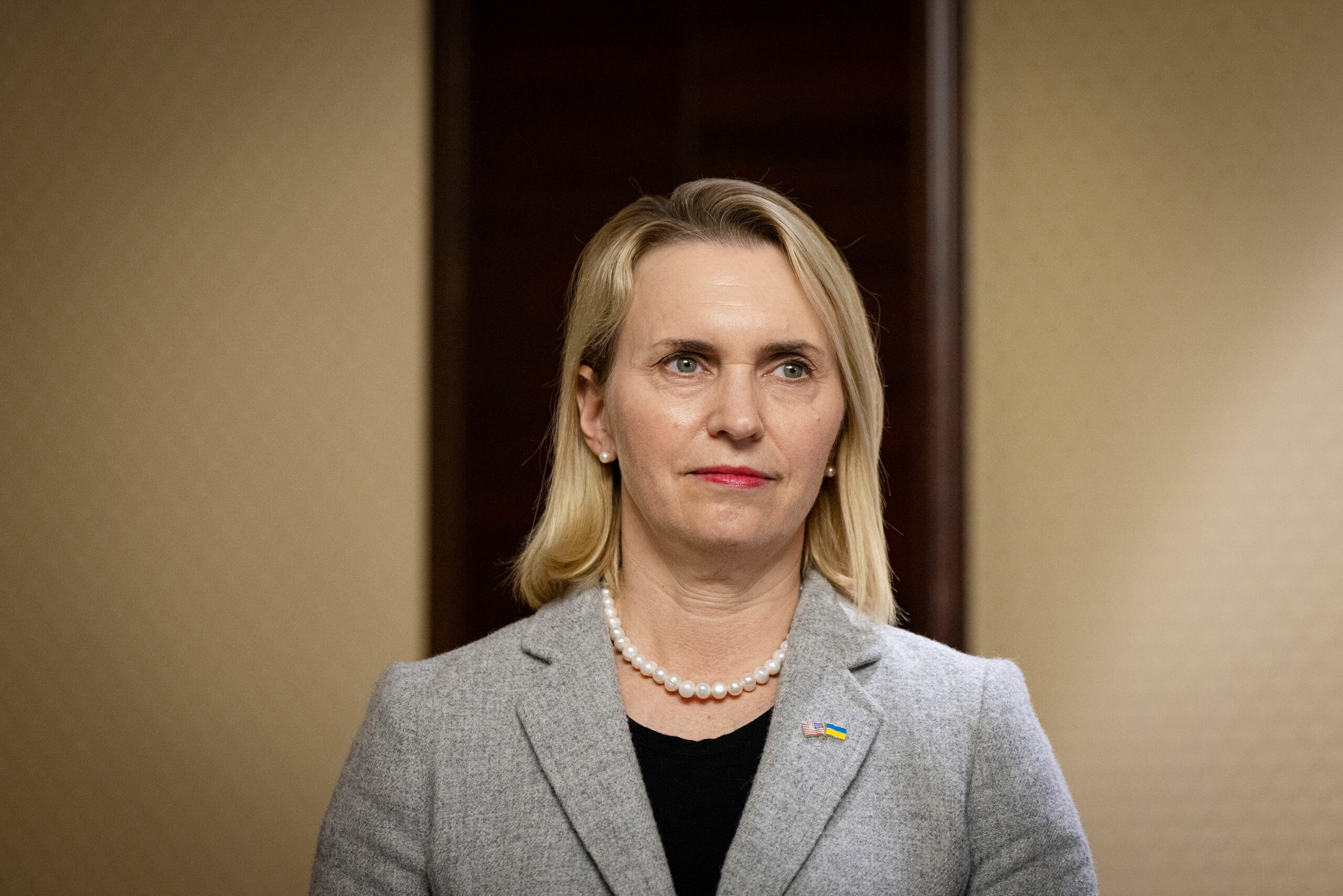 Presioni i Trump, ambasadorja amerikane në Kiev jep dorëheqjen - Sot ...