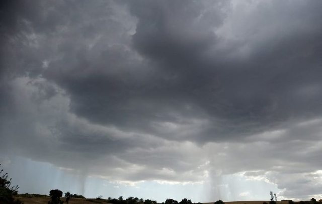 Vranësira dhe reshje shiu/ Ja si parashikohet moti për ditën e sotme ...
