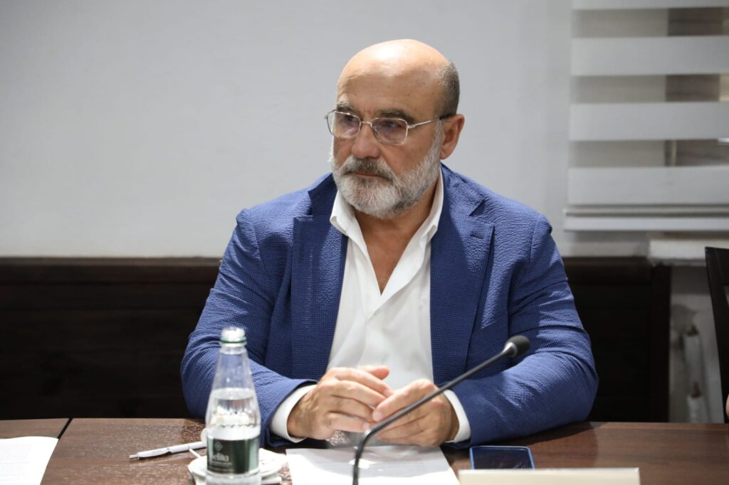 "PS synon 9 mandate në Vlorë"/ Deputeti i PS-së Sinaj: Kisha dyshime ...