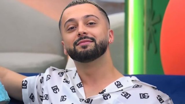 Gjesti befason me stilin e tij unikal në foto të re/ Ja si duket look-u ...