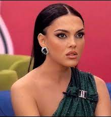 “Kjo është fytyra e urrejtjes në internet”/Ish-banorja e BBV reagon ...